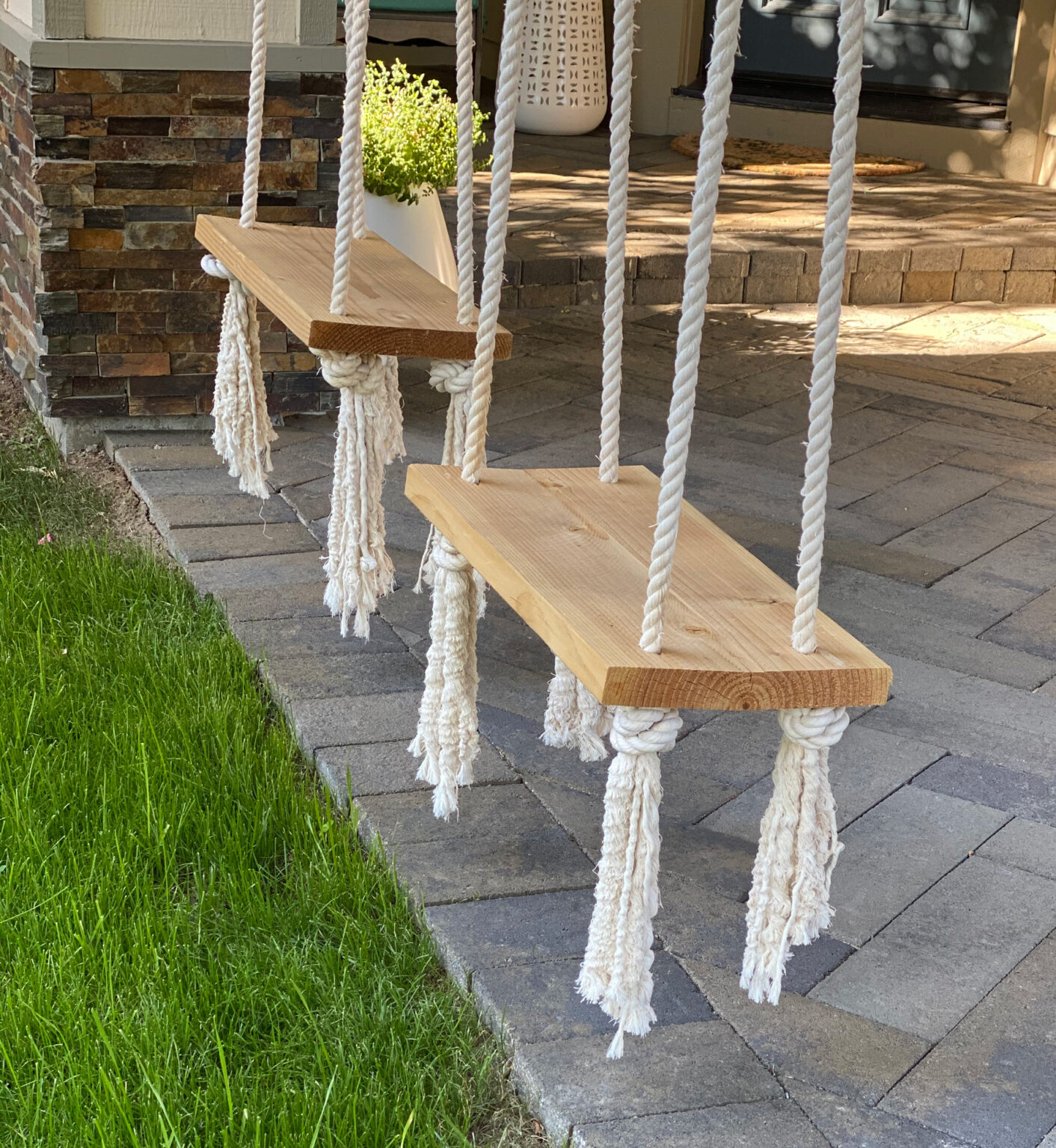 How I Made Easy DIY Rope Swings For The Front Patio - vhudgins
